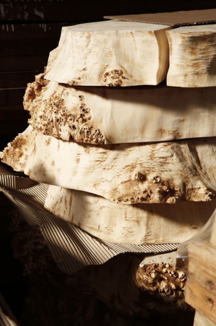 Burr Poplar coffee tables by Heerenhuis (exclusive video)